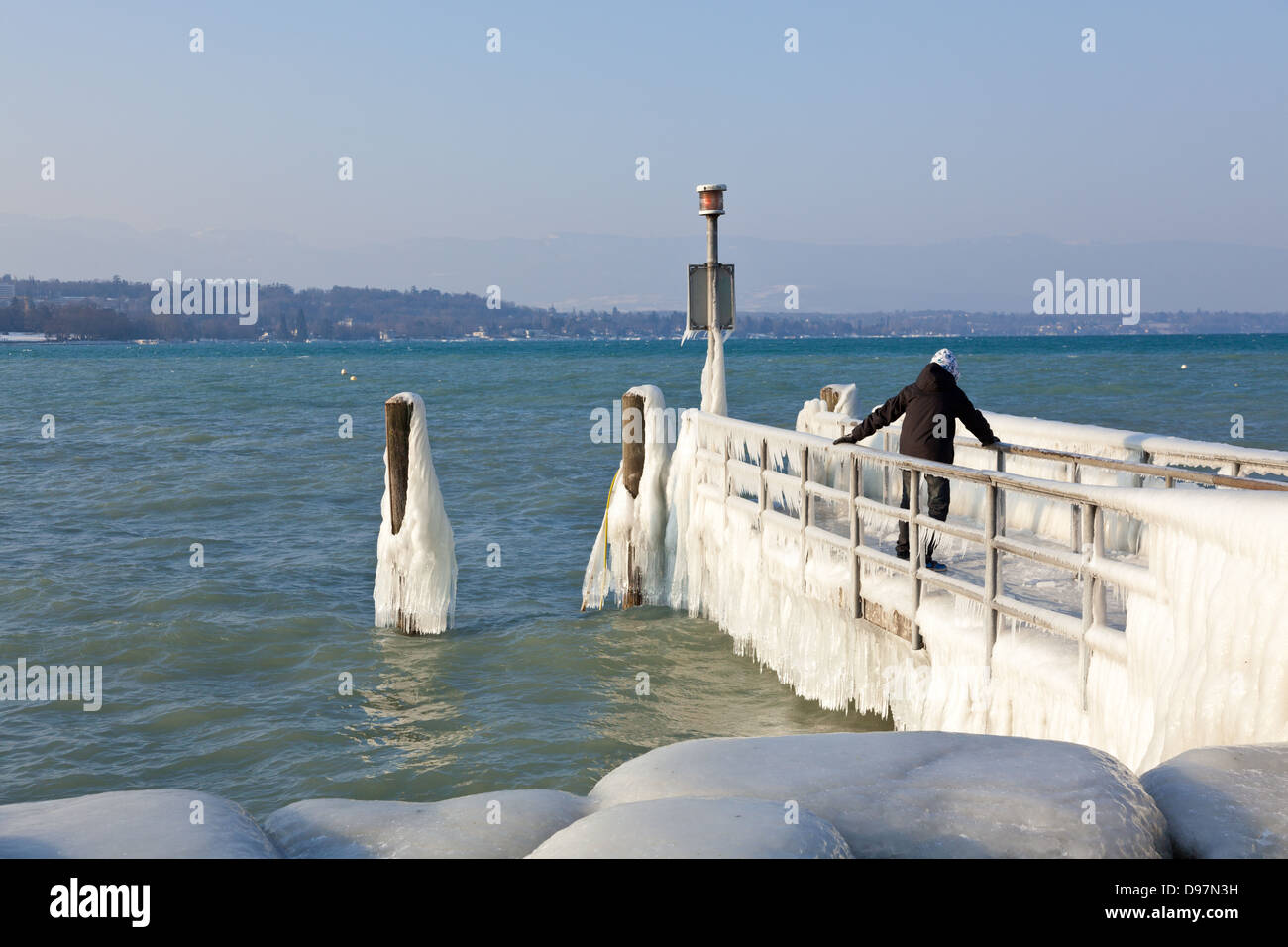 Lake geneva winter -Fotos und -Bildmaterial in hoher Auflösung – Alamy