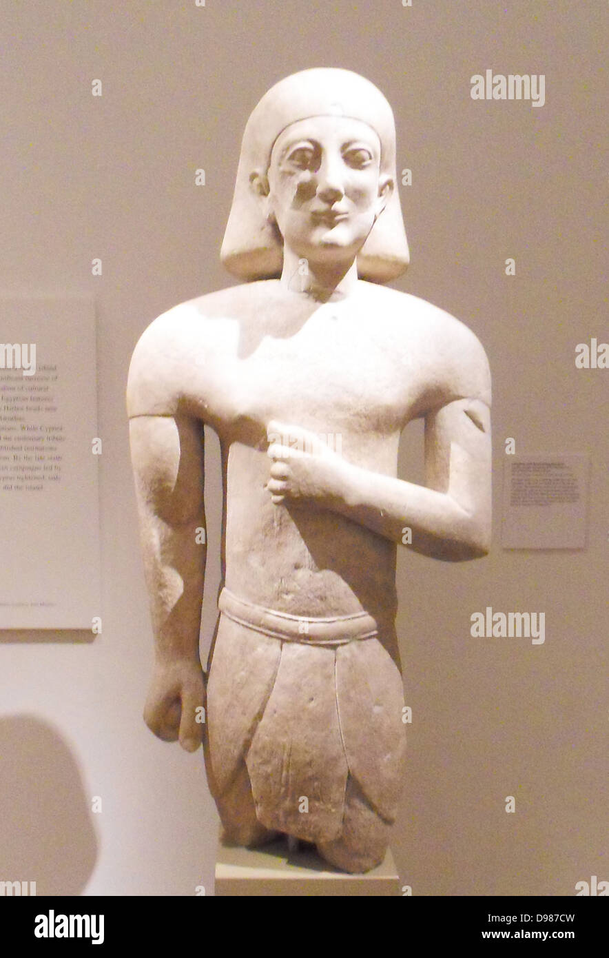 Kalkstein männliche Figur in ägyptischen Kleid 2. Viertel des 6 ...