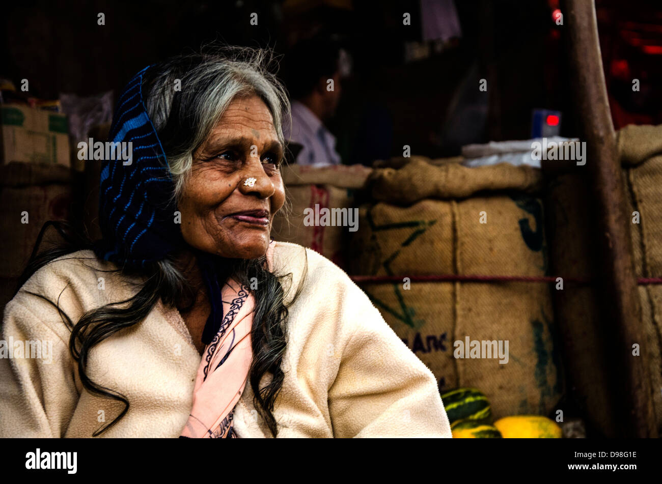 Old granny -Fotos und -Bildmaterial in hoher Auflösung – Alamy