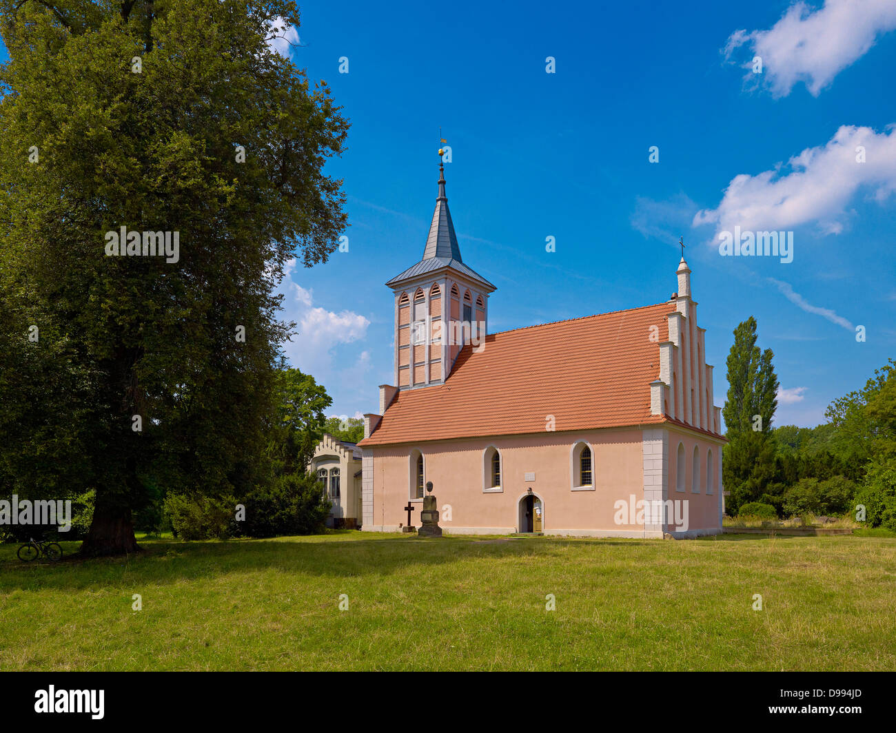 Lenne Park Mit Kirche In Criewen Stockfotos und -bilder Kaufen - Alamy