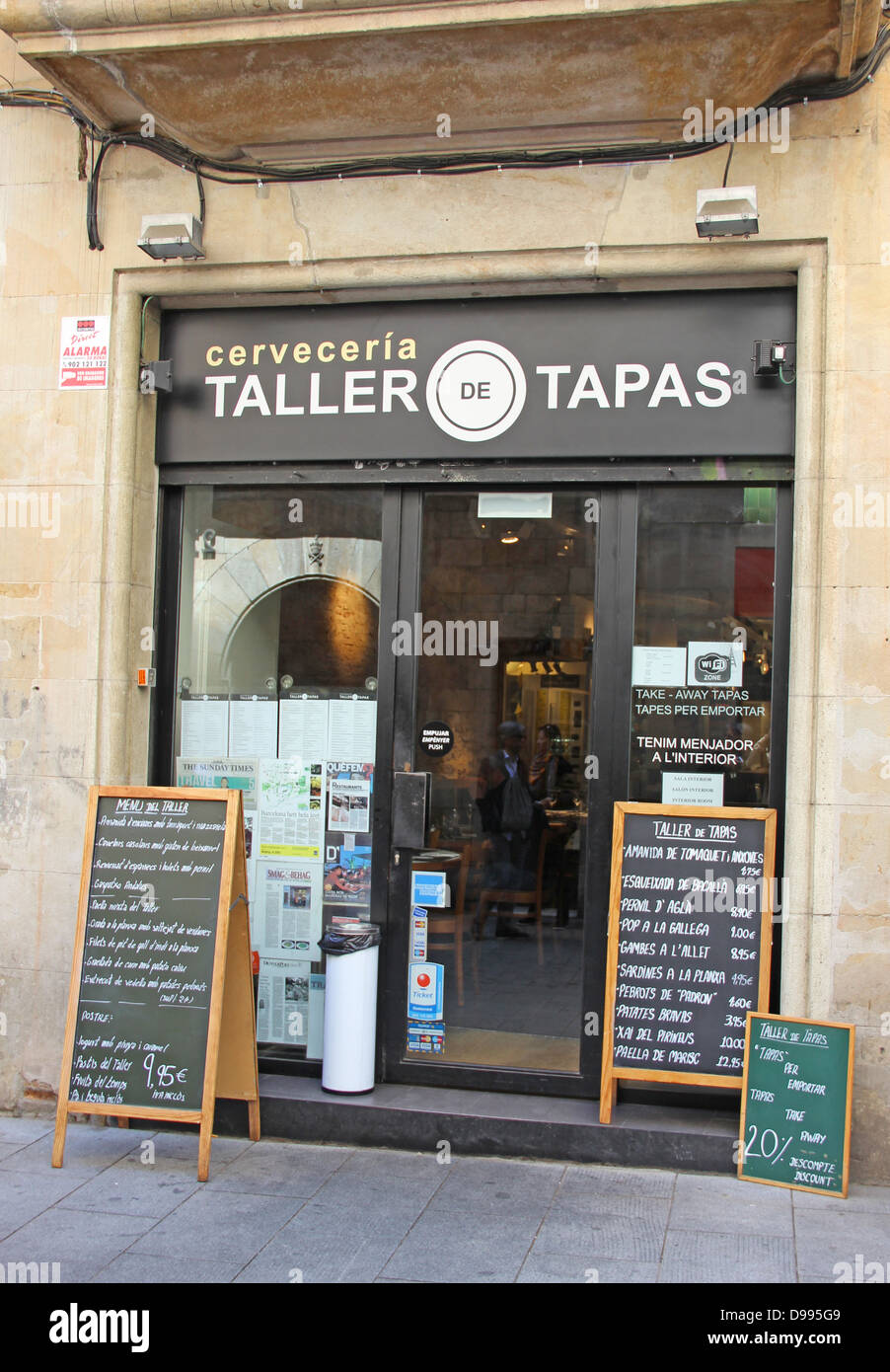 Tapas bar in barcelona -Fotos und -Bildmaterial in hoher Auflösung – Alamy