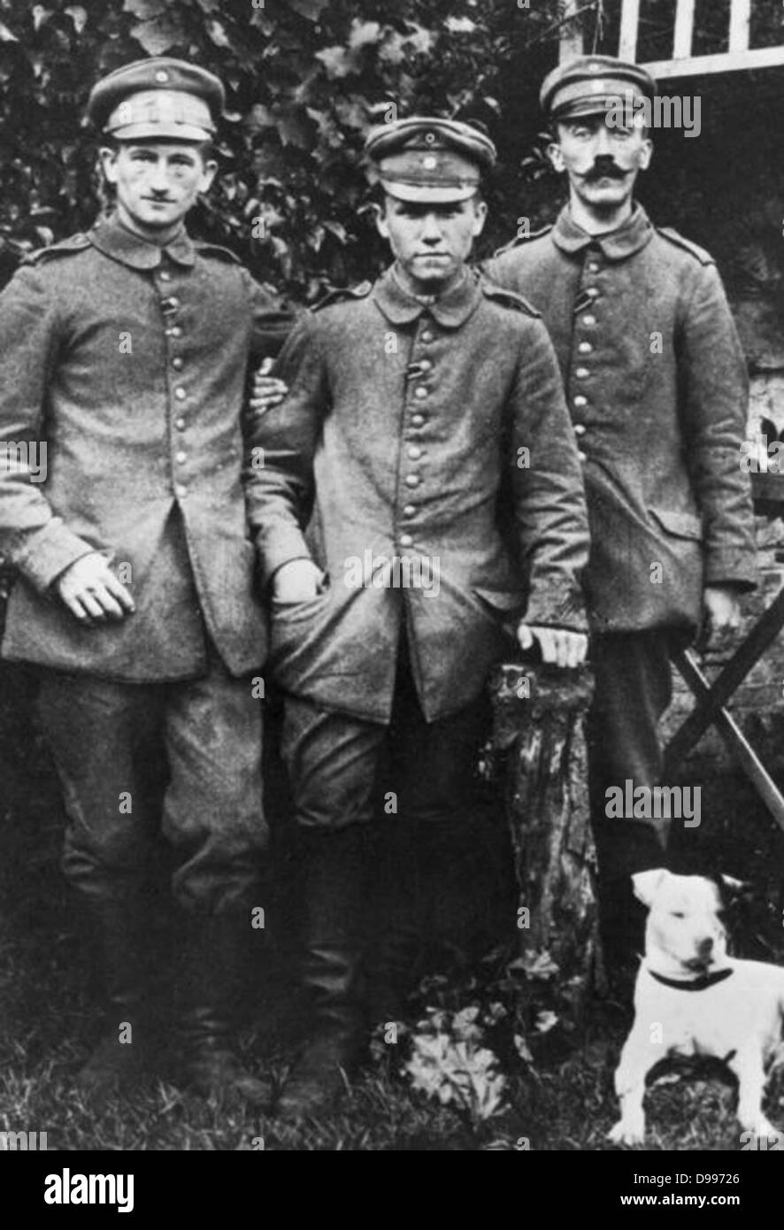 Adolf Hitler als deutscher Soldat mit Kameraden während Weltkrieg I ...