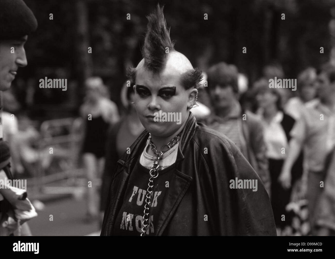 Punk with mohican -Fotos und -Bildmaterial in hoher Auflösung – Alamy