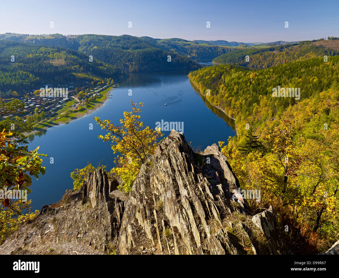 Herbst am hohenwarte stausee -Fotos und -Bildmaterial in hoher ...
