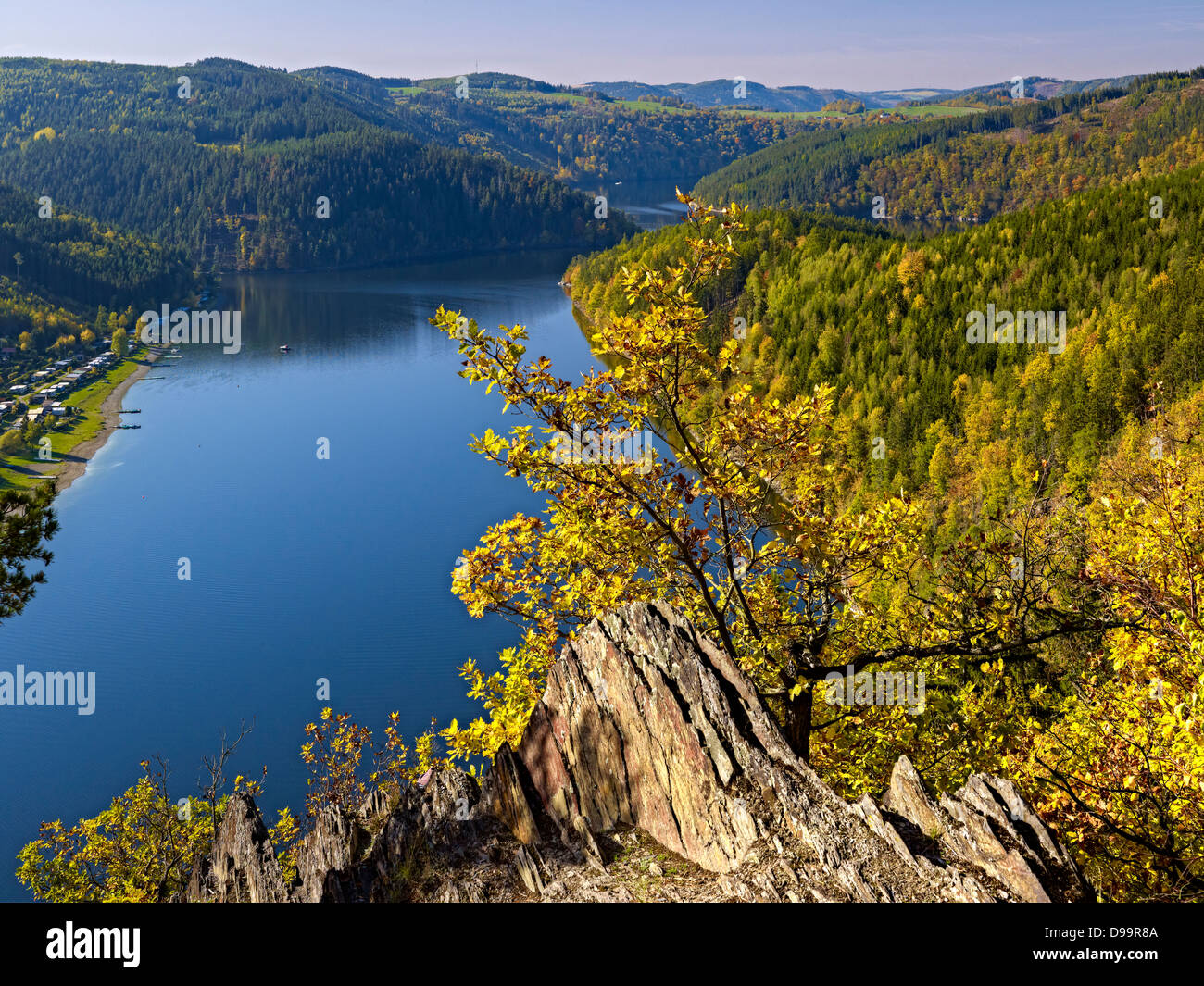 Herbst am hohenwarte stausee -Fotos und -Bildmaterial in hoher ...