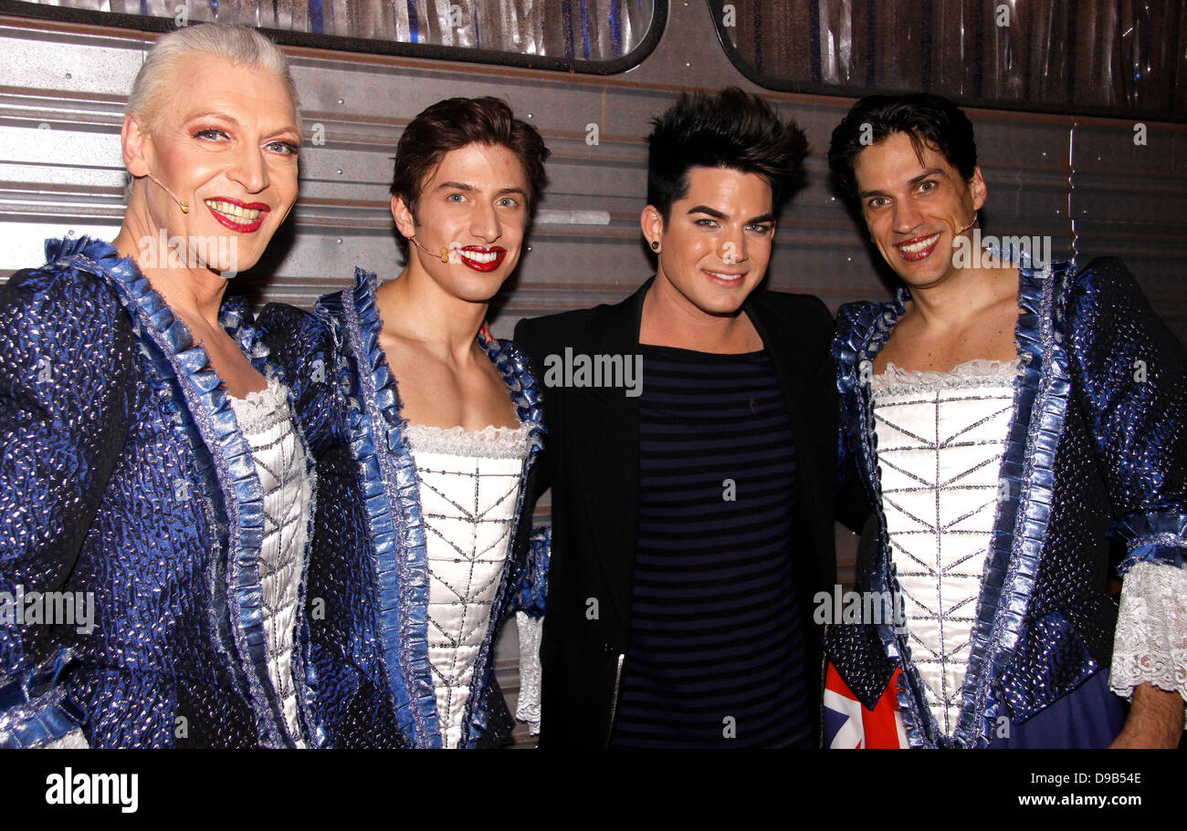 Tony Sheldon, Nick Adams, Adam Lambert und Willen Swenson Backstage ...