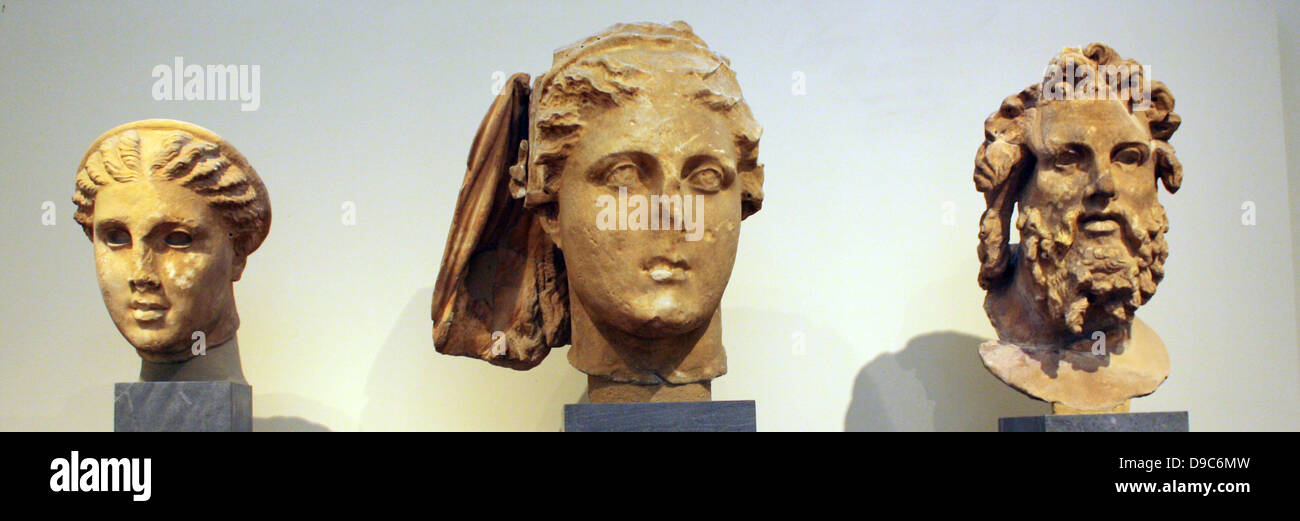 Griechische göttin demeter -Fotos und -Bildmaterial in hoher Auflösung ...