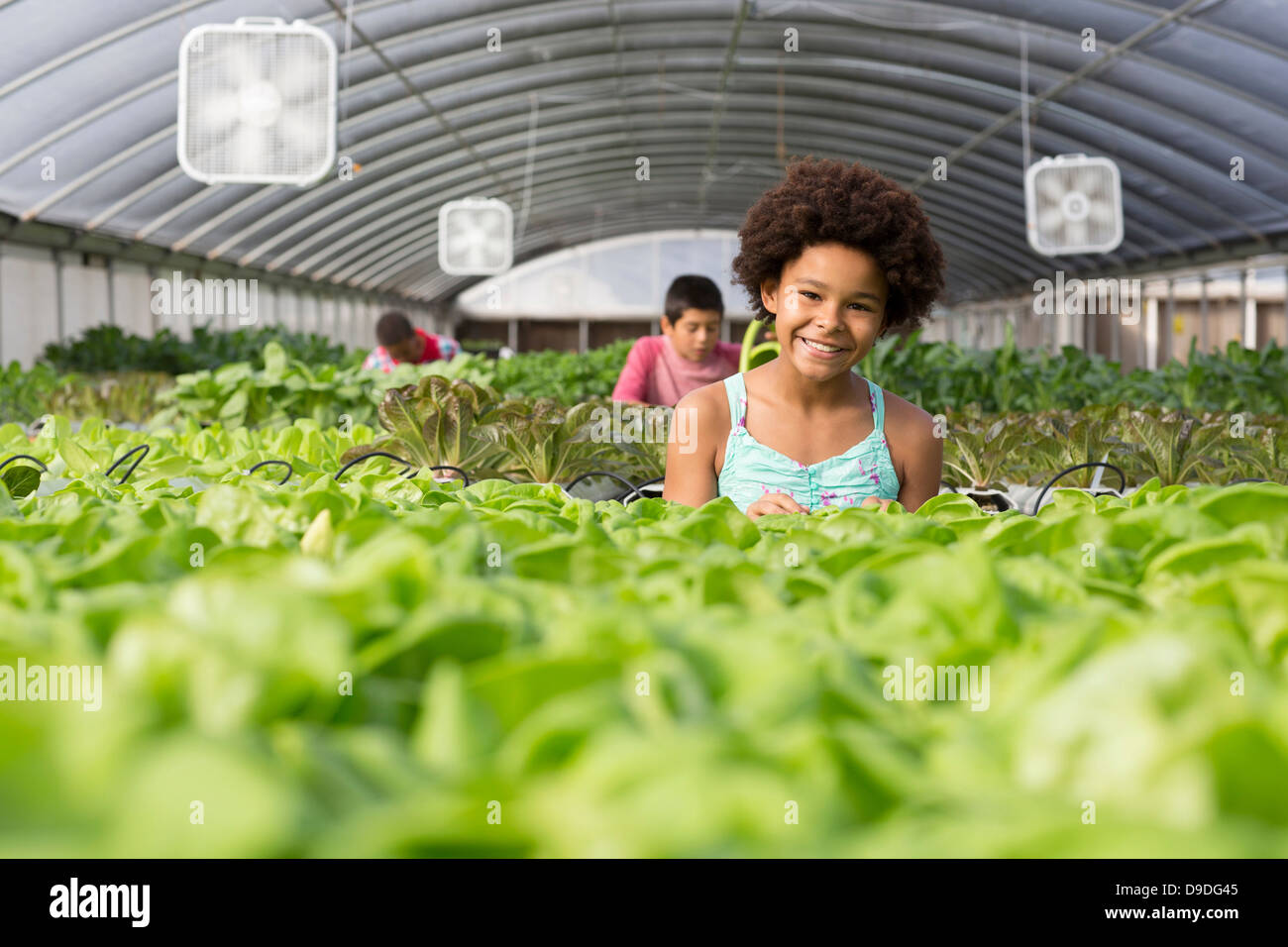 Kinder und Pflanzen Stockfotos und -bilder Kaufen - Alamy