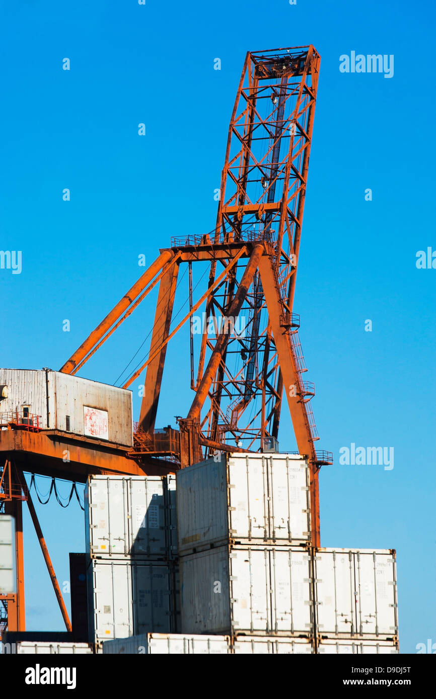 Kran laden -Fotos und -Bildmaterial in hoher Auflösung – Alamy