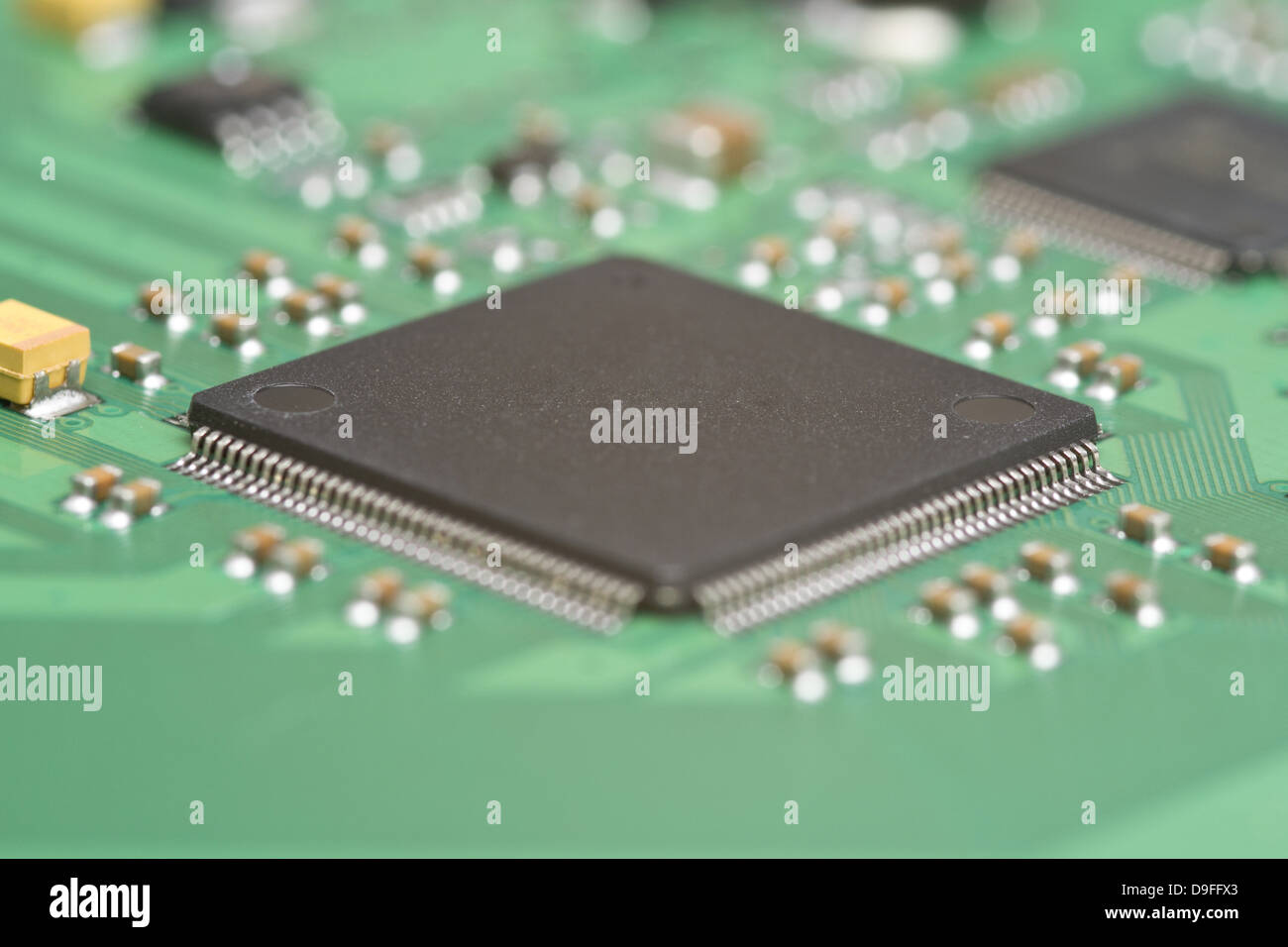 Detail Einer Leiterplatte Mit Leiterbahnen Stockfotos und -bilder ...