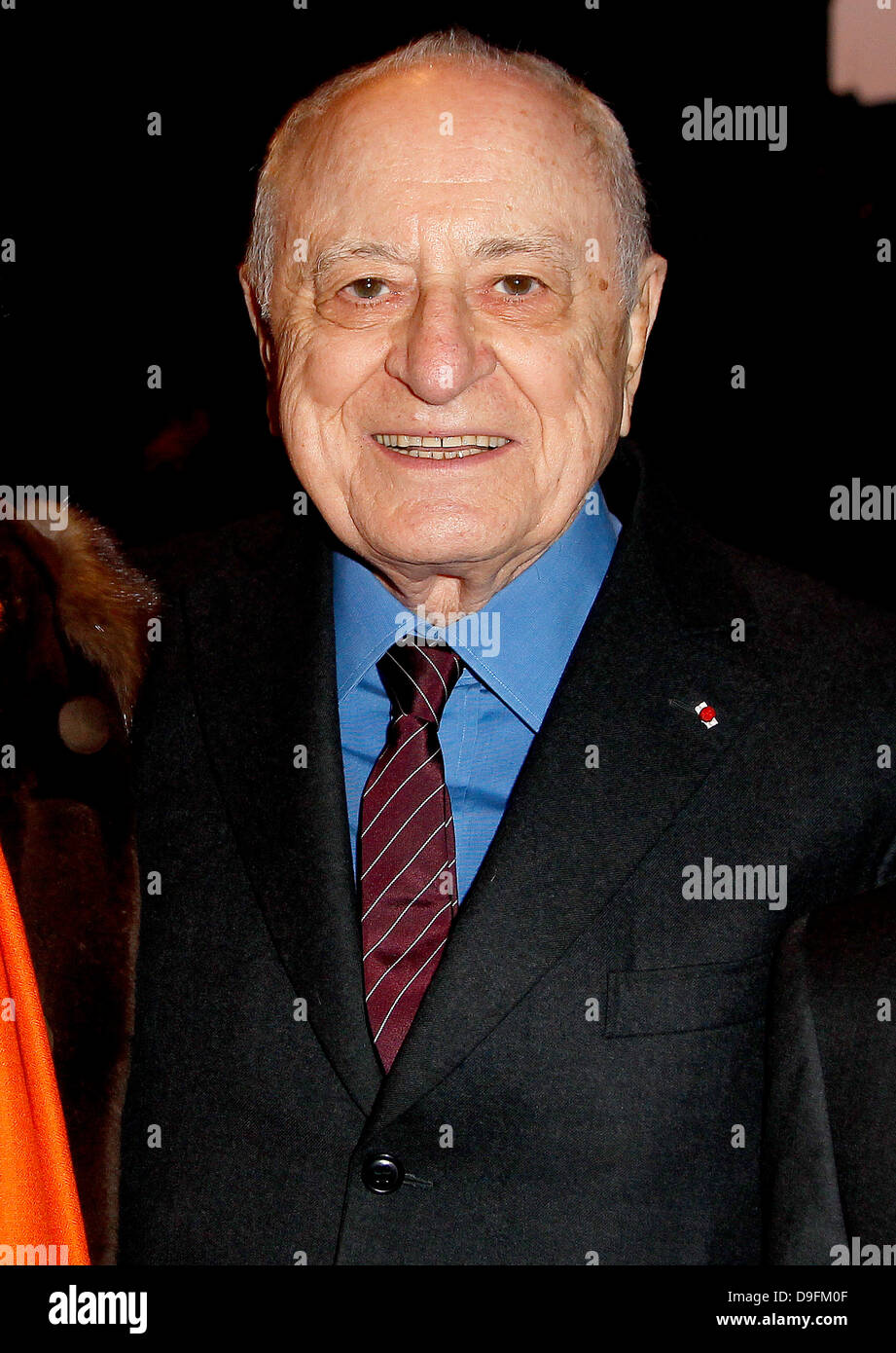 Pierre Berge besuchen die erste Retrospektive auf das Werk von Yves ...