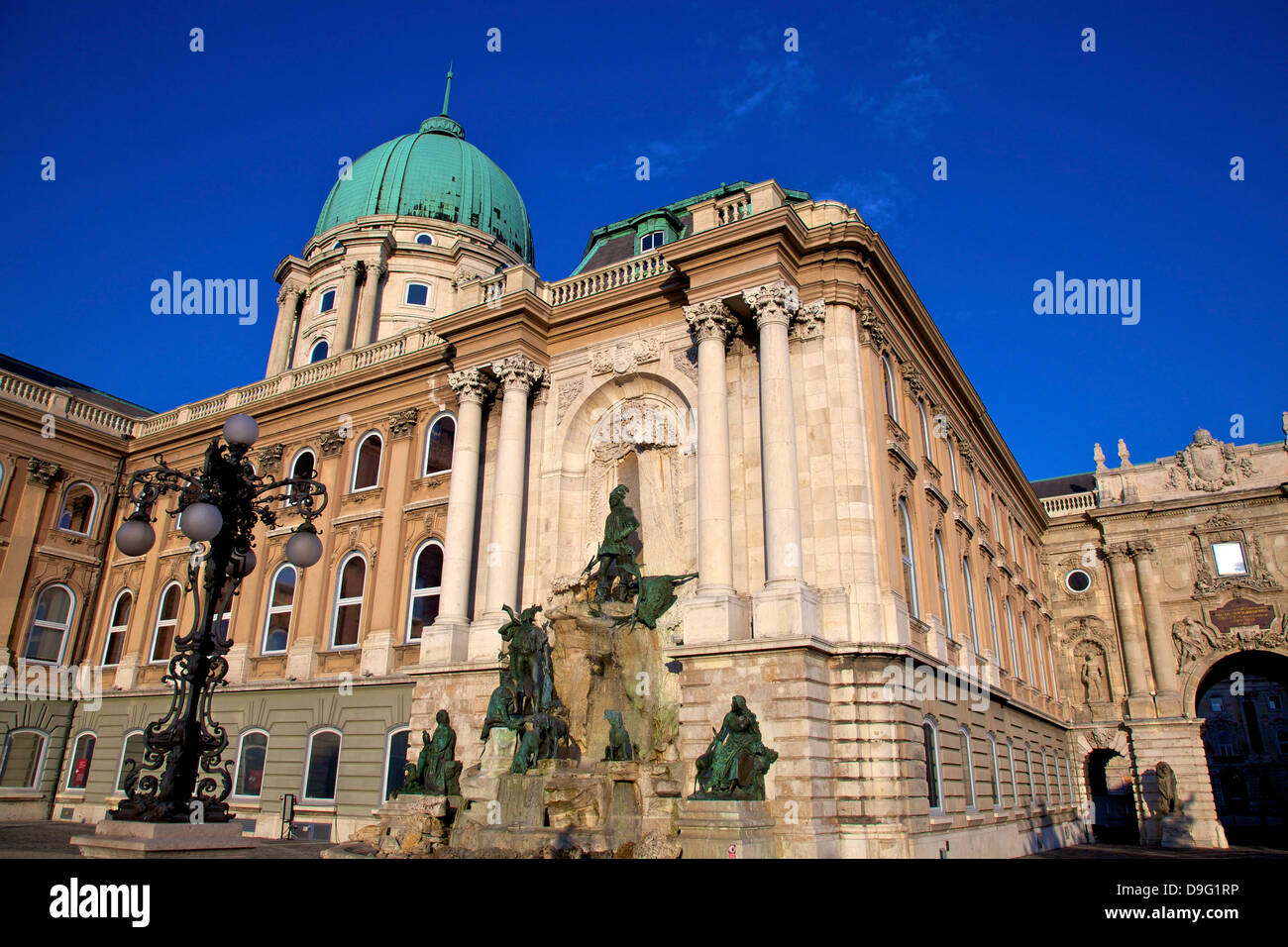 Matthias brunnen budapest -Fotos und -Bildmaterial in hoher Auflösung ...
