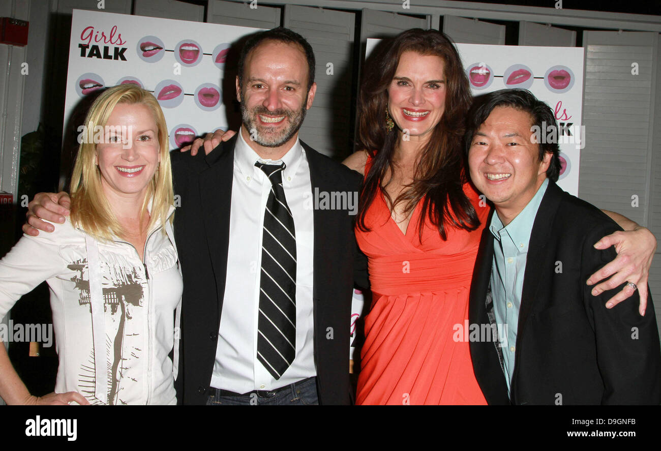 Angela Kinsey, Roger Kumble, Brooke Shieldss und Ken Jeong statt ...