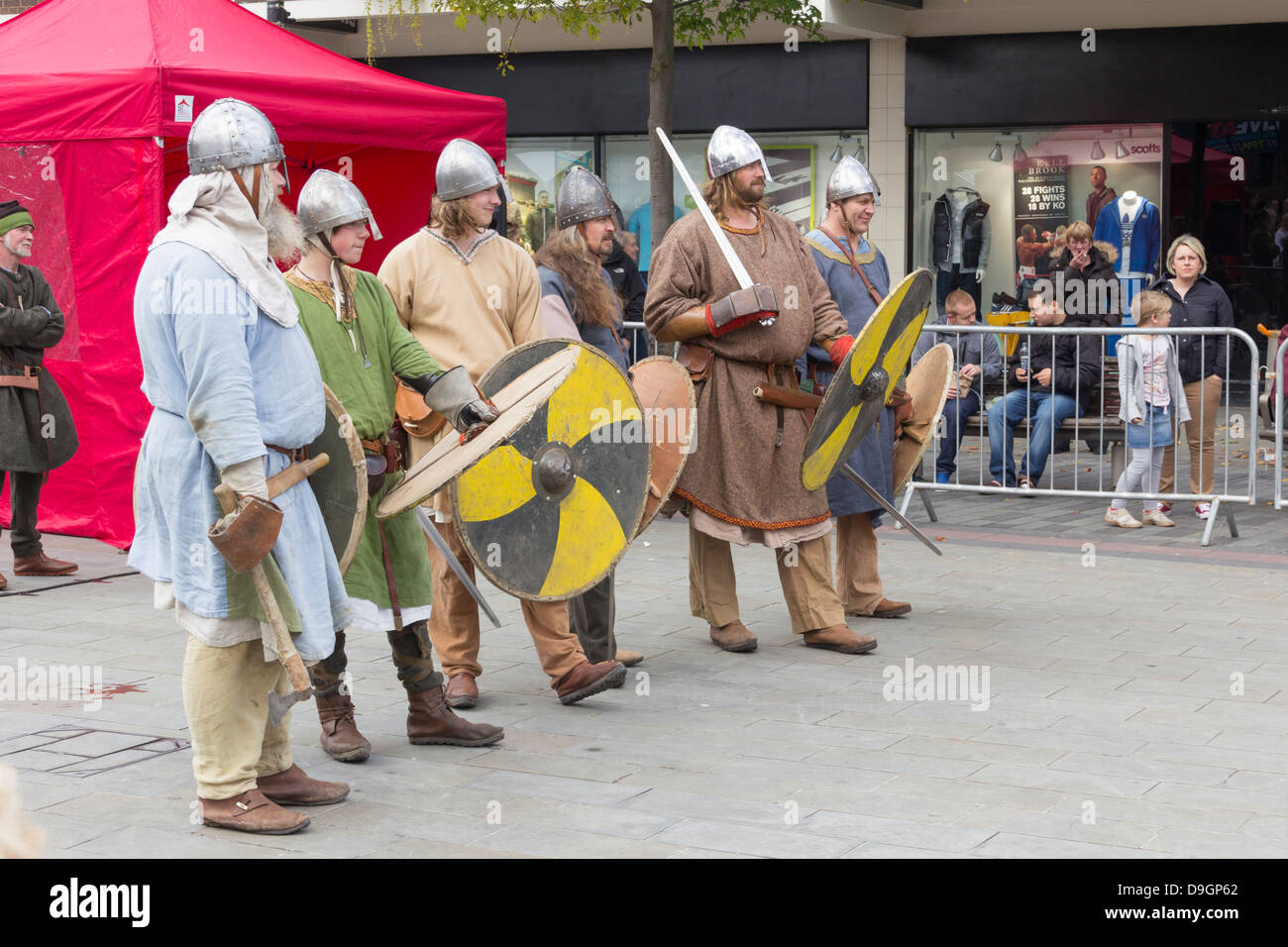 Wikinger reenactment -Fotos und -Bildmaterial in hoher Auflösung – Alamy