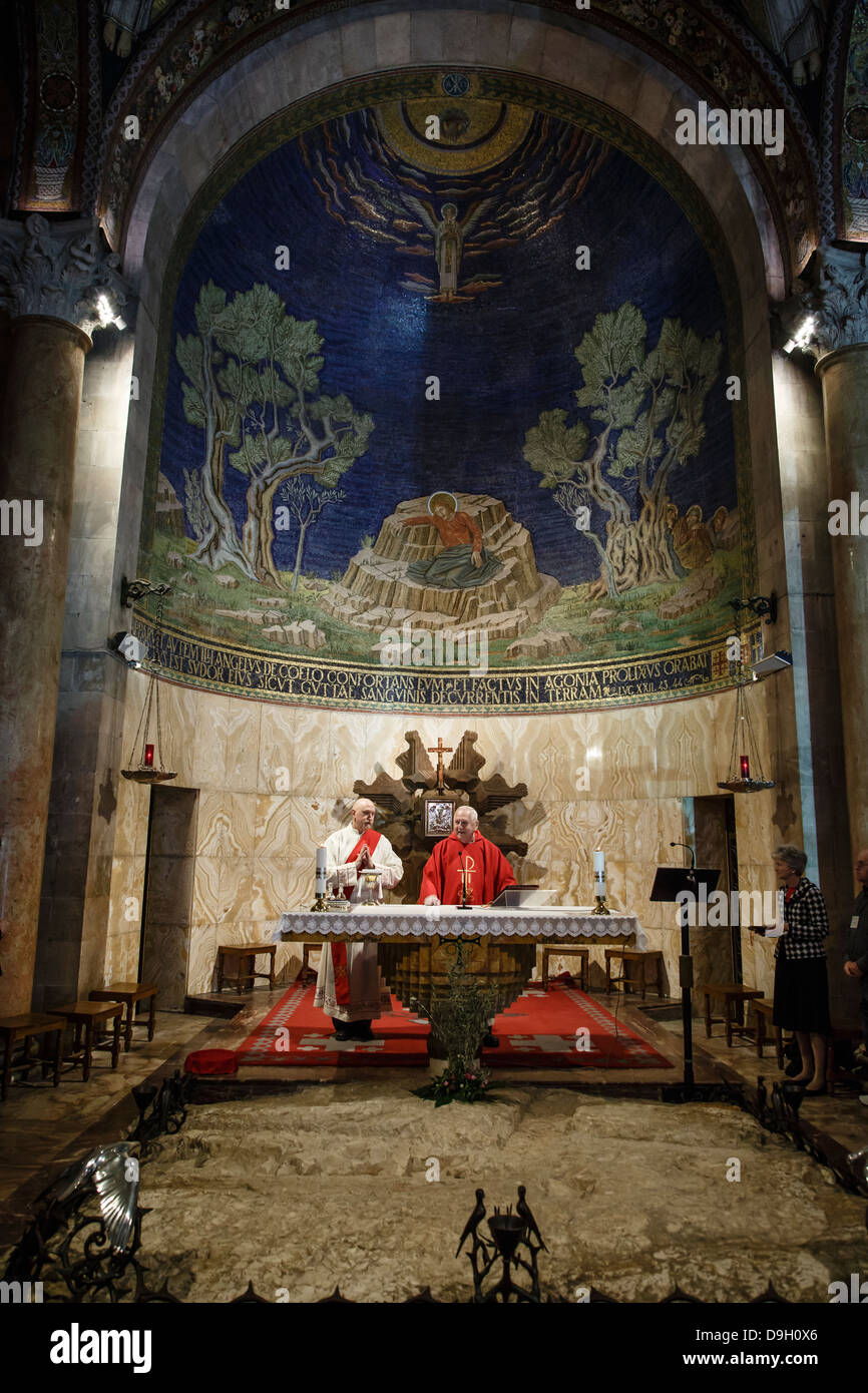 Die Basilika von der Qual oder die Kirche aller Nationen im Garten von ...