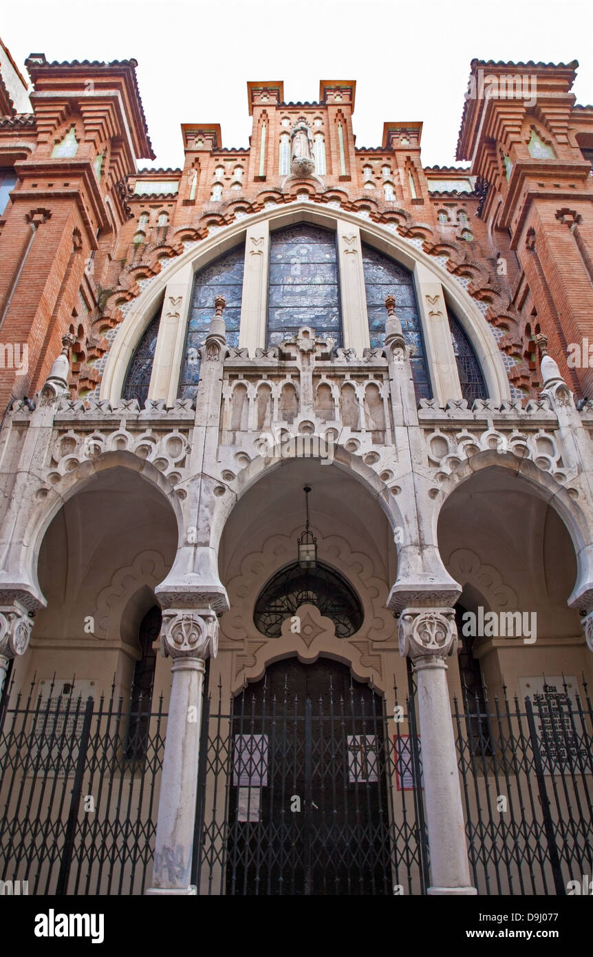 Madrid - Fassade der Iglesia De La Paloma in Neo-Mudejar-Stil ...