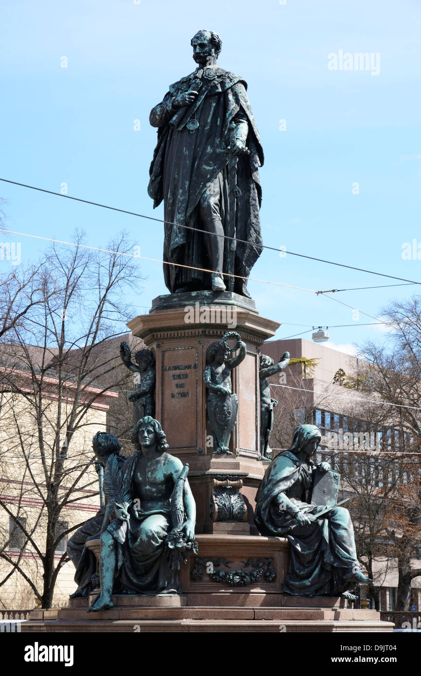 Denkmal von König Max II in München, Maximilianstraße. Die Statue wurde ...