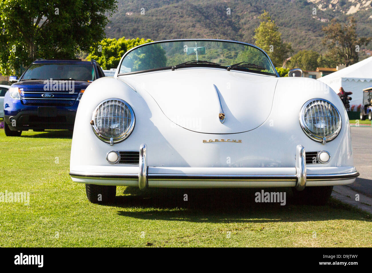 Restored classic vintage white porsche -Fotos und -Bildmaterial in ...