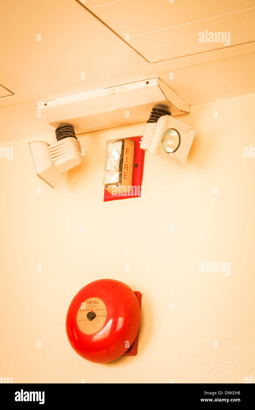 Fire alarm bell -Fotos und -Bildmaterial in hoher Auflösung – Alamy