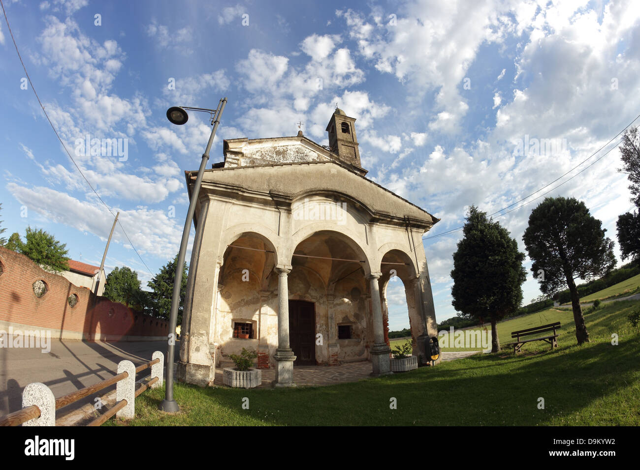 Ländliche alte kirche san rocco in vaprio -Fotos und -Bildmaterial in ...
