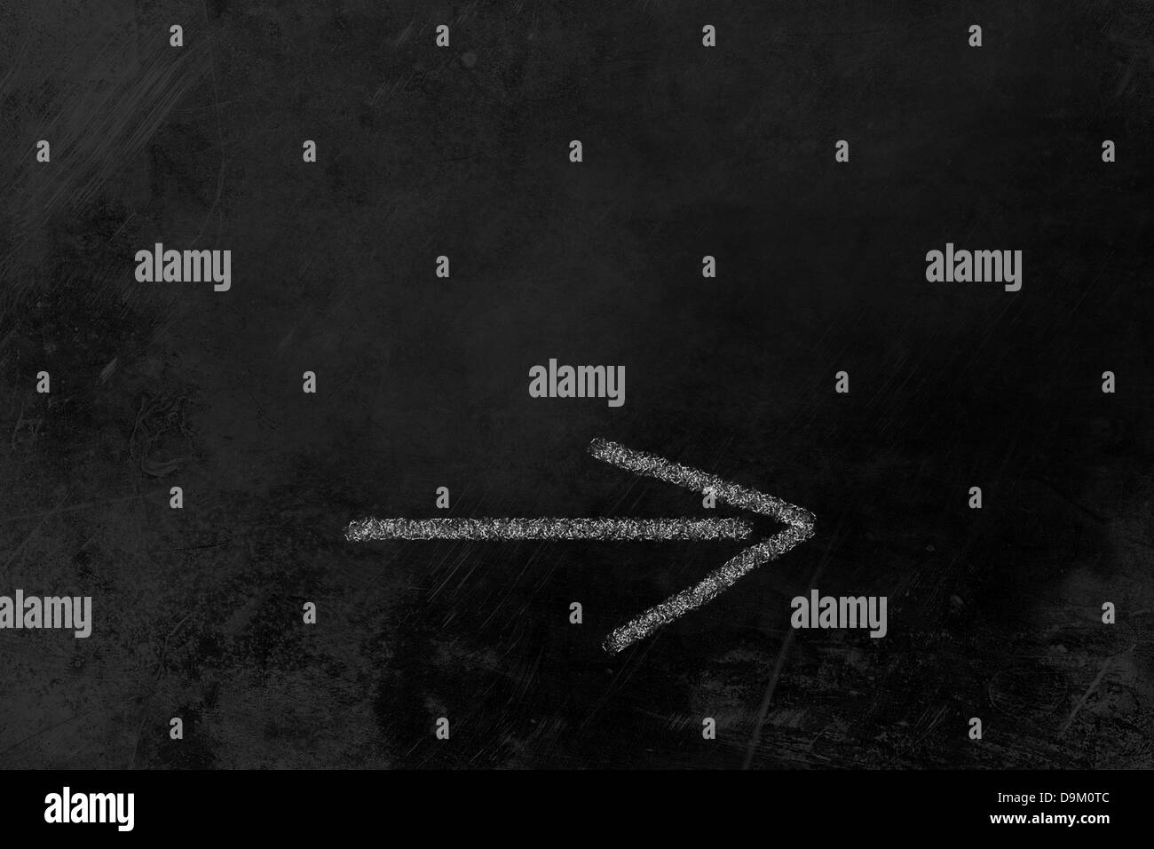 ein Pfeil Kreide auf einer Tafel gezeichnet Stockfotografie - Alamy