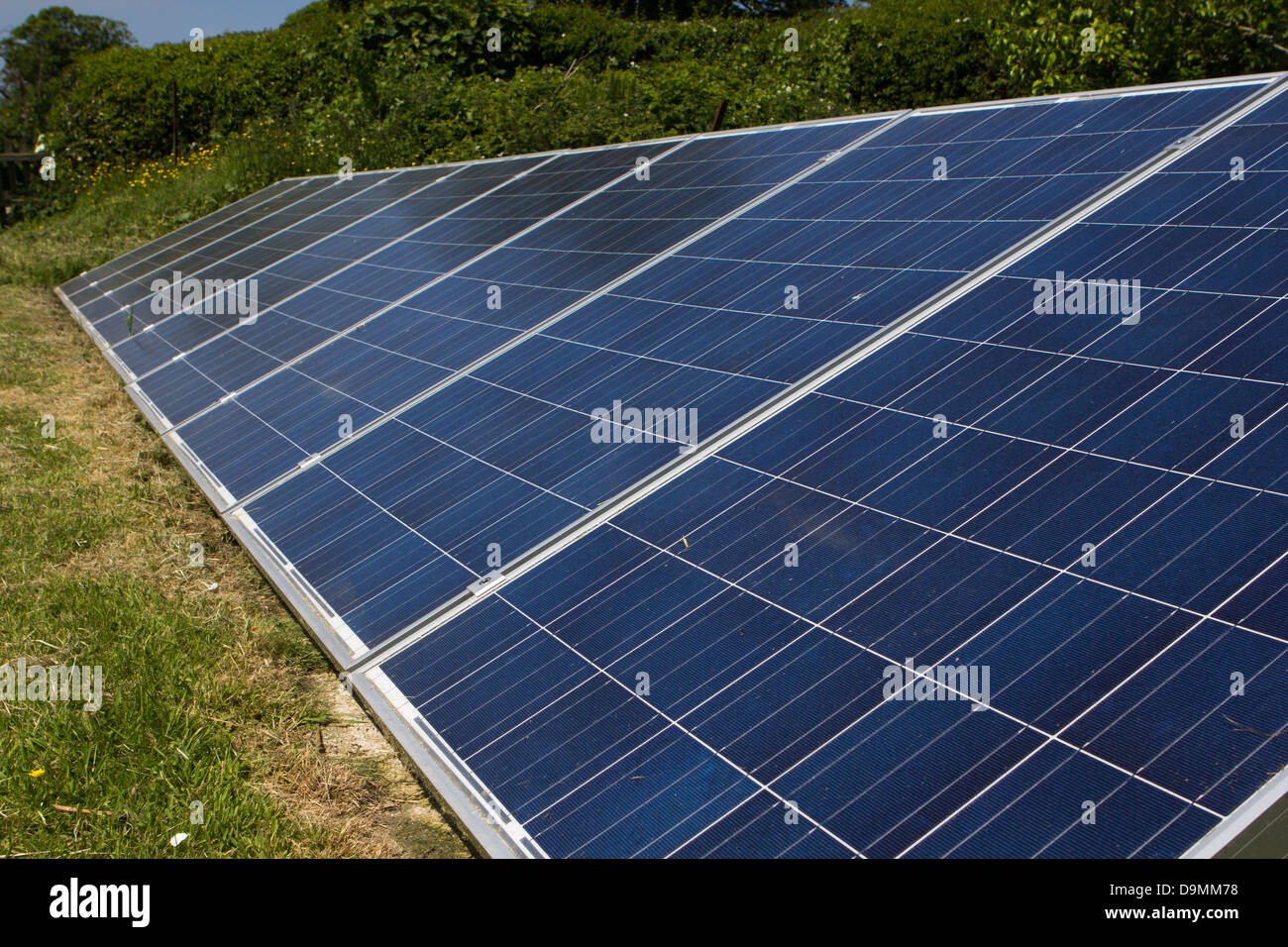 Photovoltaik solarzellenplatten -Fotos und -Bildmaterial in hoher ...