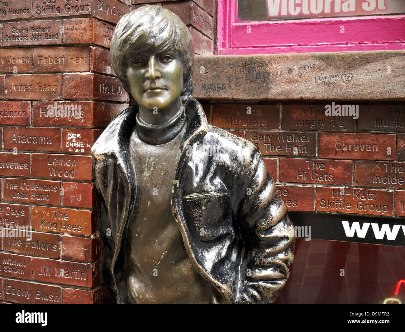 John lennon mathew street -Fotos und -Bildmaterial in hoher Auflösung ...