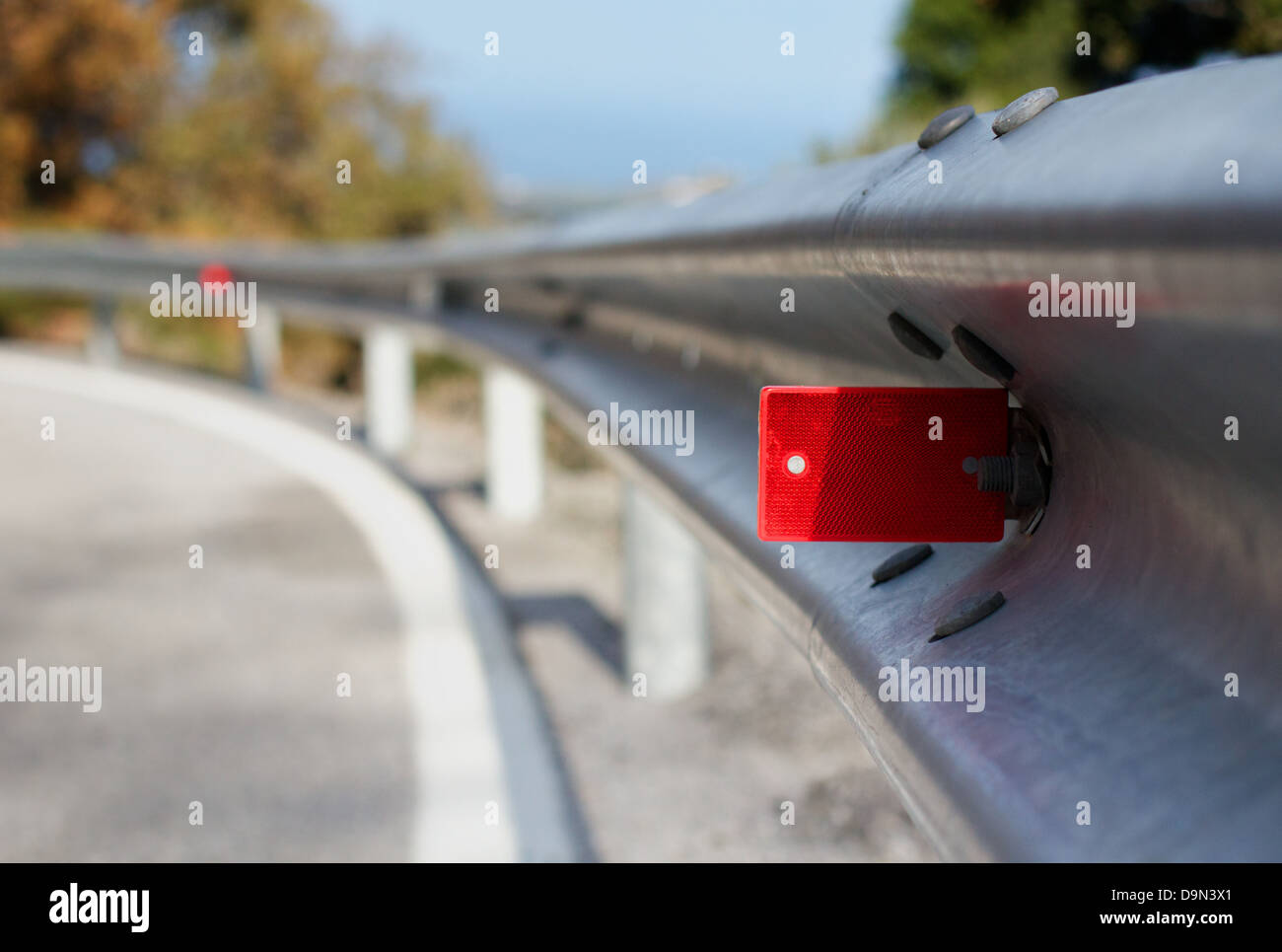 Verkehrssicherheit leitplanke -Fotos und -Bildmaterial in hoher ...