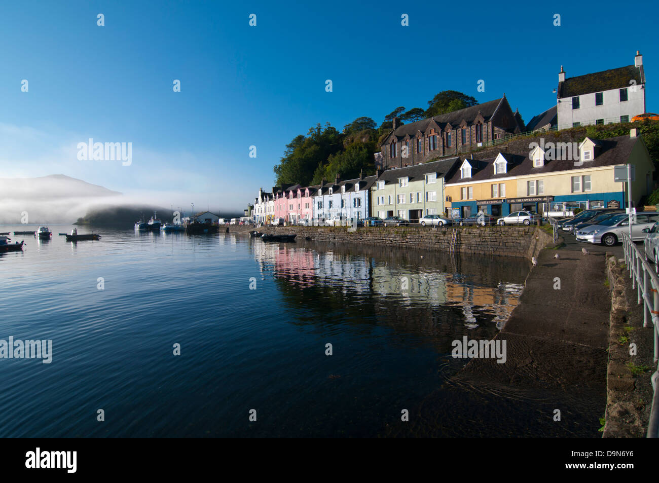 Portree waterfront isle skye scotland -Fotos und -Bildmaterial in hoher ...