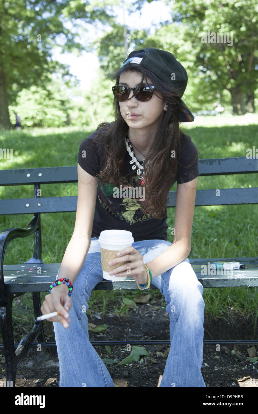 17 Jahre alter Teenager-Mädchen in Brooklyn, New York Stockfotografie ...