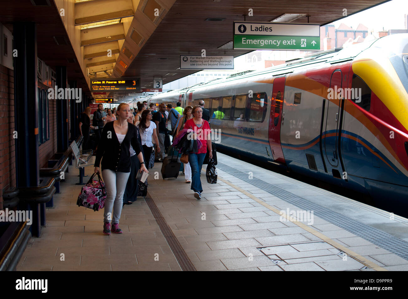 Meridianzug der klasse 222 -Fotos und -Bildmaterial in hoher Auflösung ...