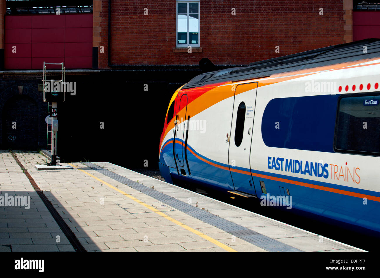 Meridianzug der klasse 222 -Fotos und -Bildmaterial in hoher Auflösung ...