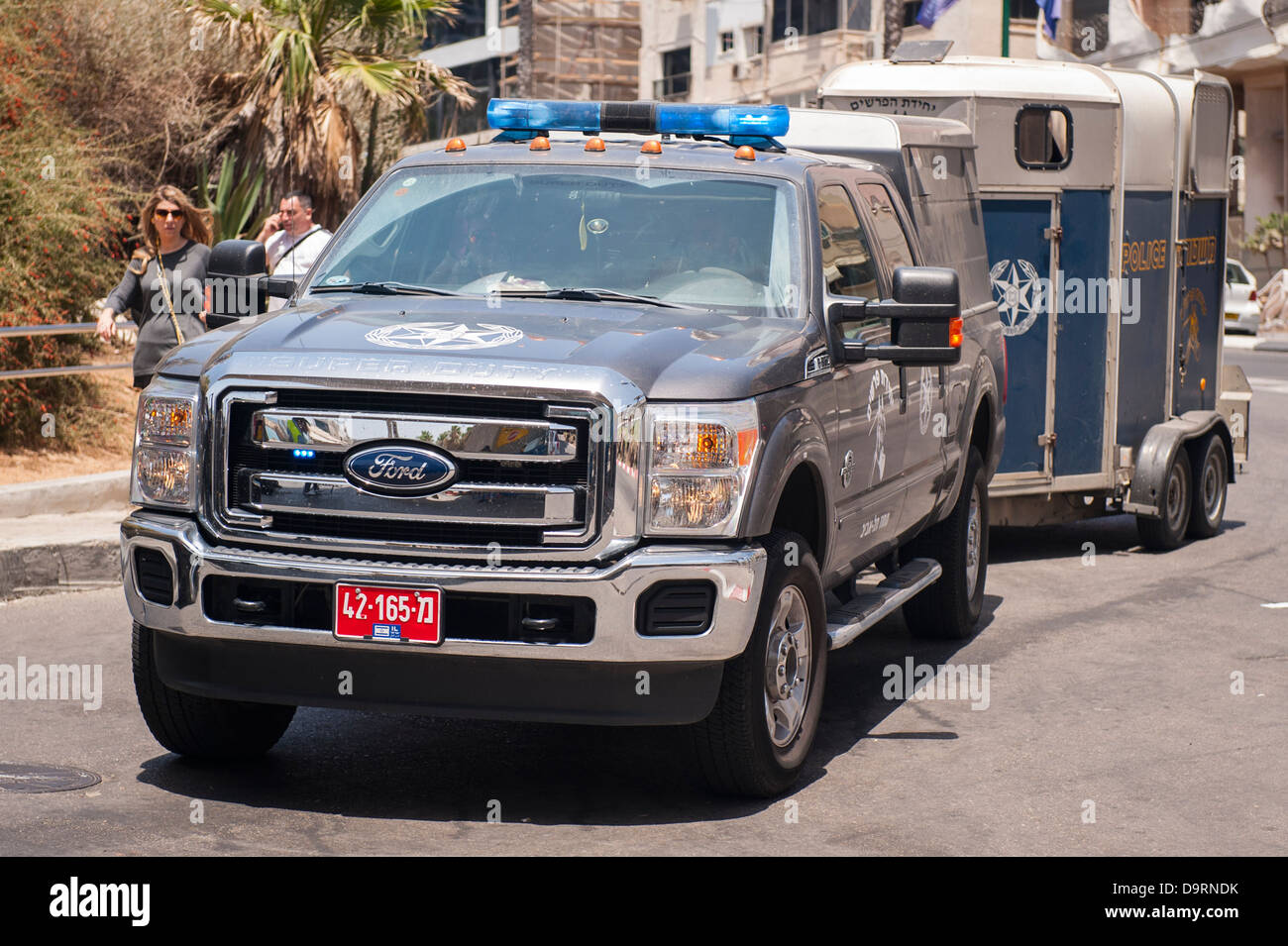 Israel Tel Aviv Gay Pride Parade Polizei Auto Ford SUV mit pferdebox ...