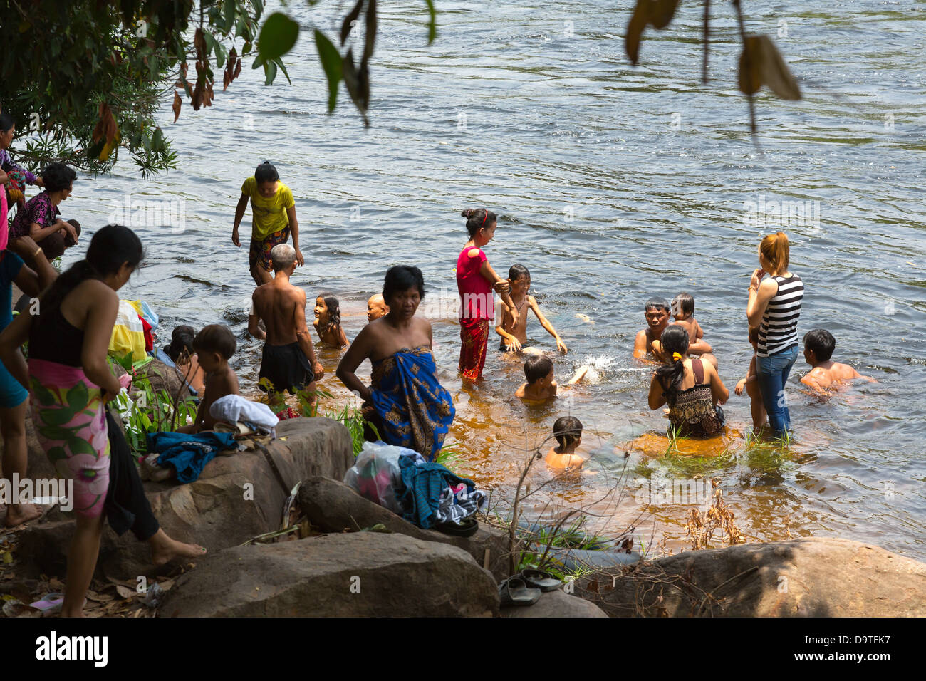 Teuk chhou bathing -Fotos und -Bildmaterial in hoher Auflösung – Alamy