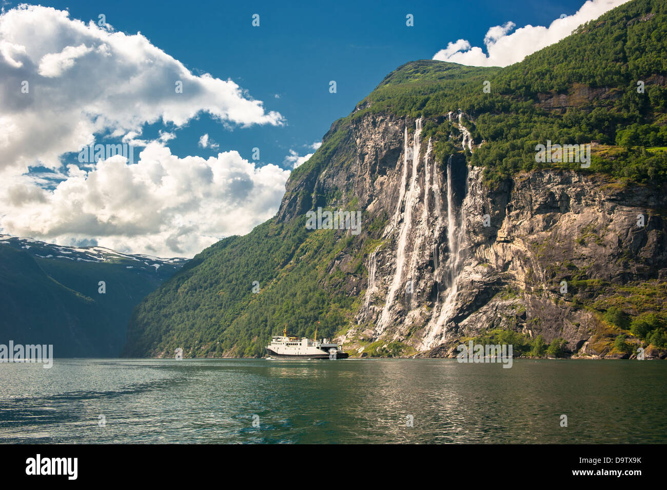 Geiranger fjord norway ferry -Fotos und -Bildmaterial in hoher ...