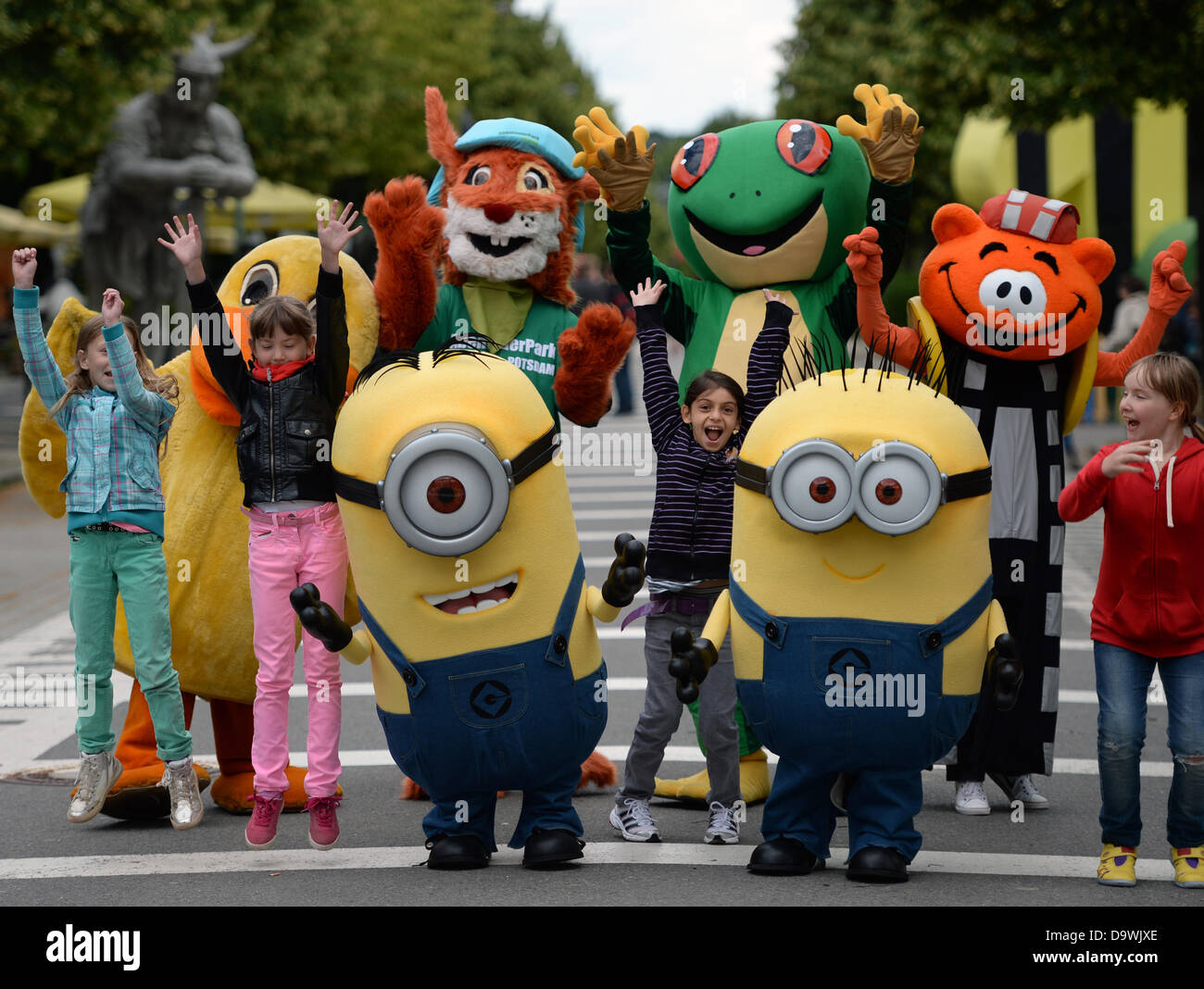 Happy minion -Fotos und -Bildmaterial in hoher Auflösung – Alamy