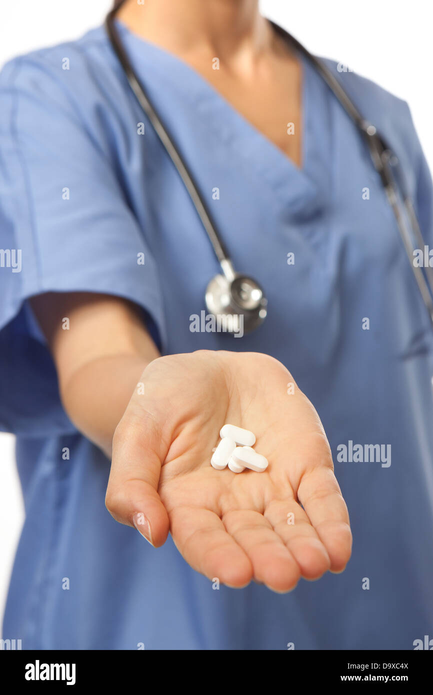 Tabletten in der hand -Fotos und -Bildmaterial in hoher Auflösung – Alamy