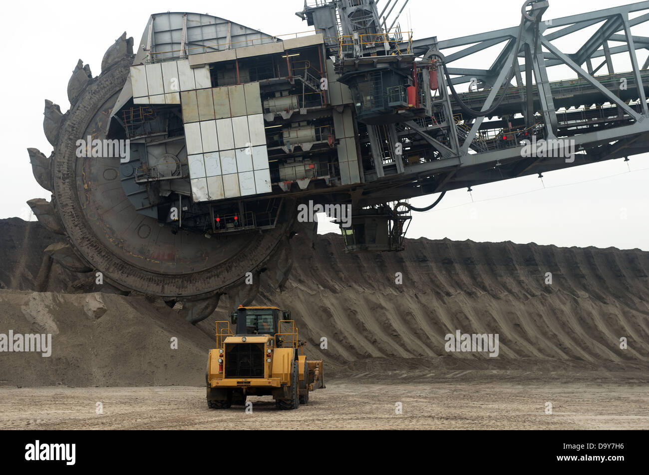 Bagger 28 ein Schaufelrad Bagger arbeiten bei der Tagebau (surface mine ...
