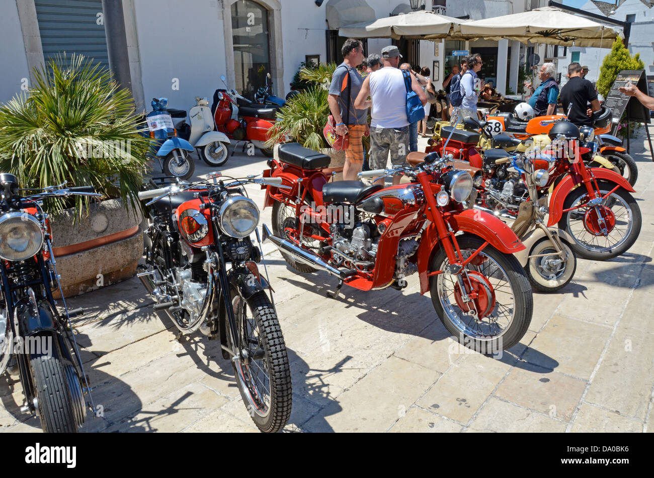Oldtimer Motorrad Rallye, Alberobello, Apulien, Italien Stockfotografie ...