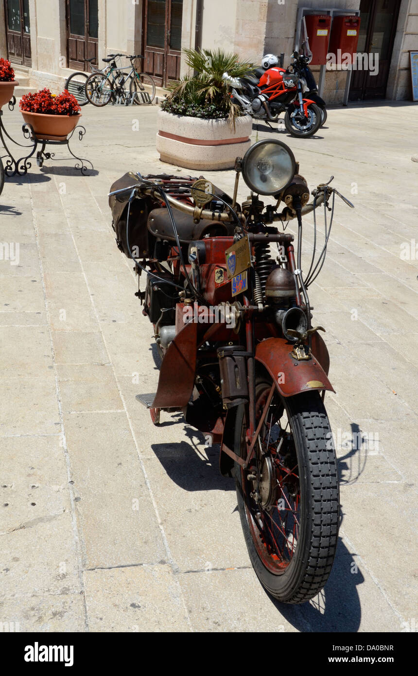 Moto Guzzi Oldtimer Motorrad Stockfotografie - Alamy