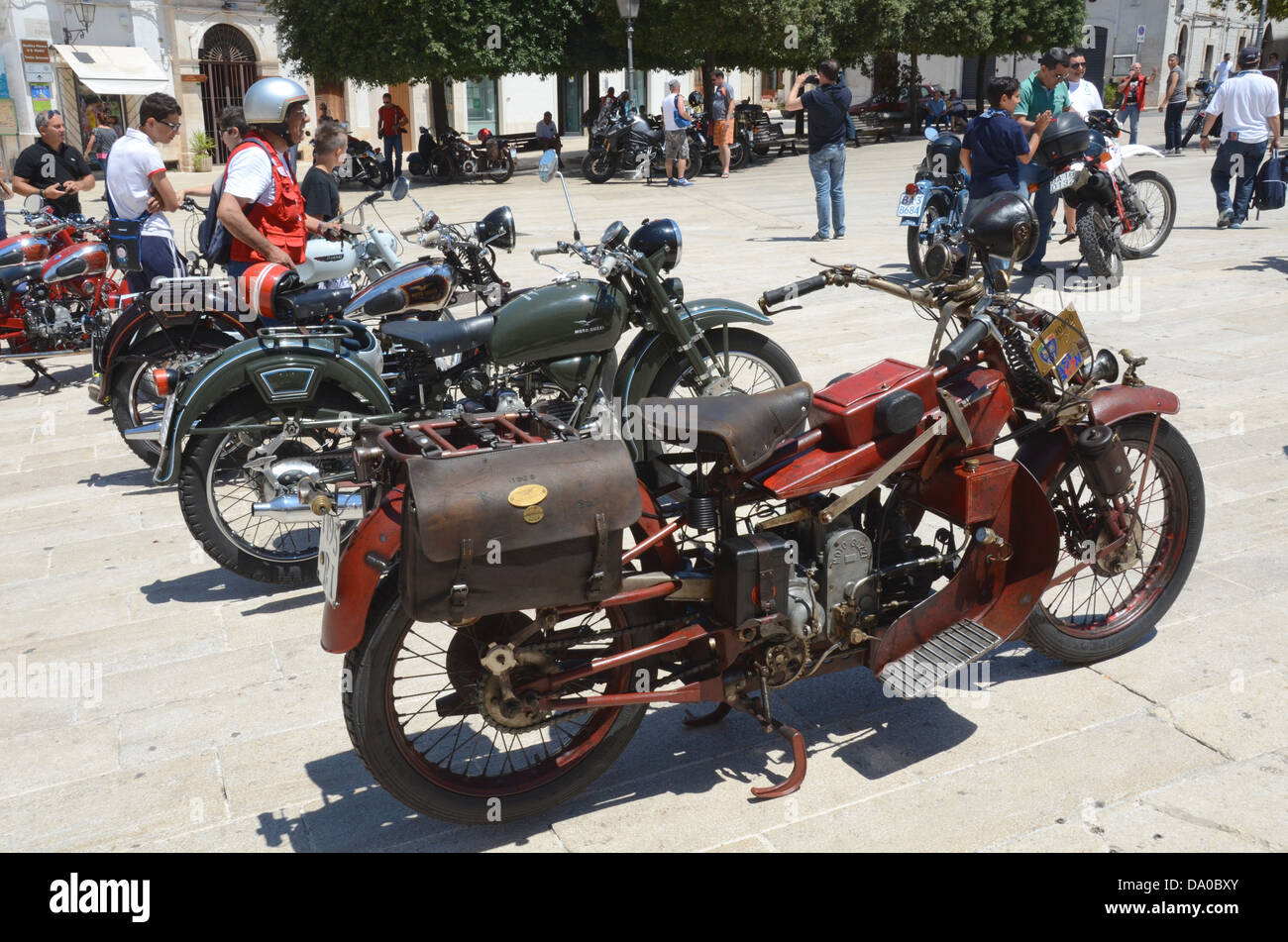Oldtimer Motorrad Rallye, Alberobello, Apulien, Italien Stockfotografie ...