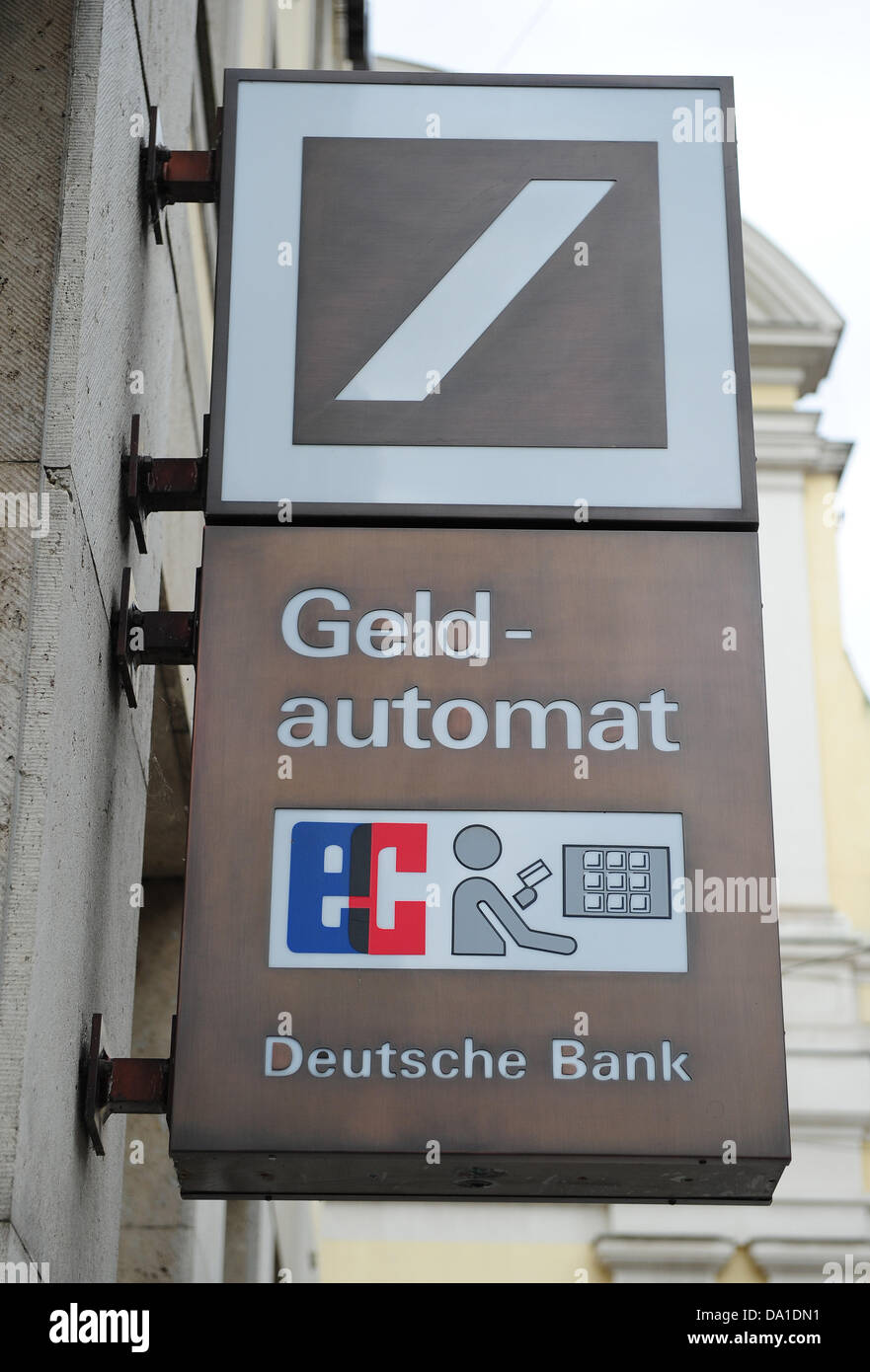 Ec card cash machine -Fotos und -Bildmaterial in hoher Auflösung – Alamy