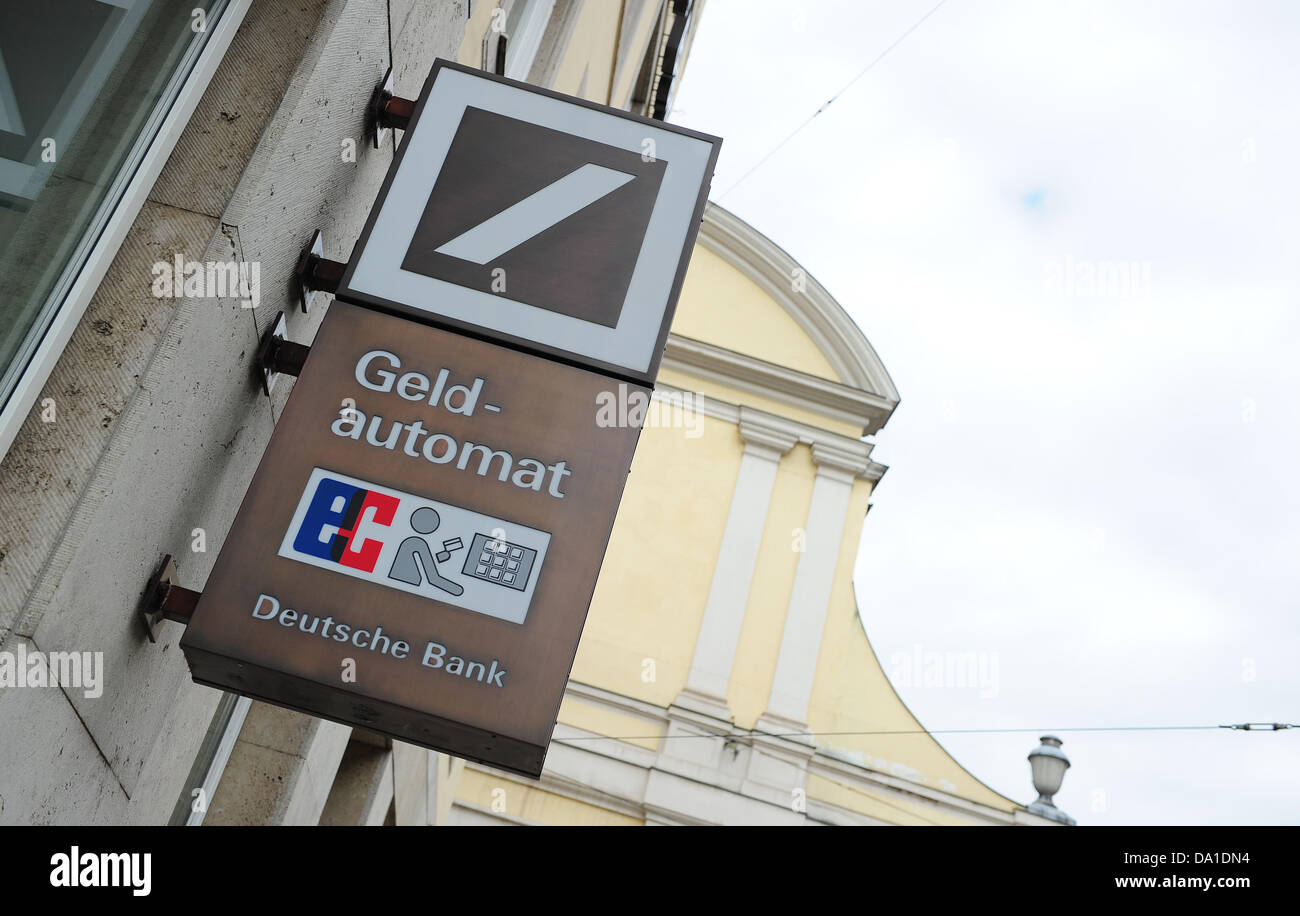 Ec card cash machine -Fotos und -Bildmaterial in hoher Auflösung – Alamy