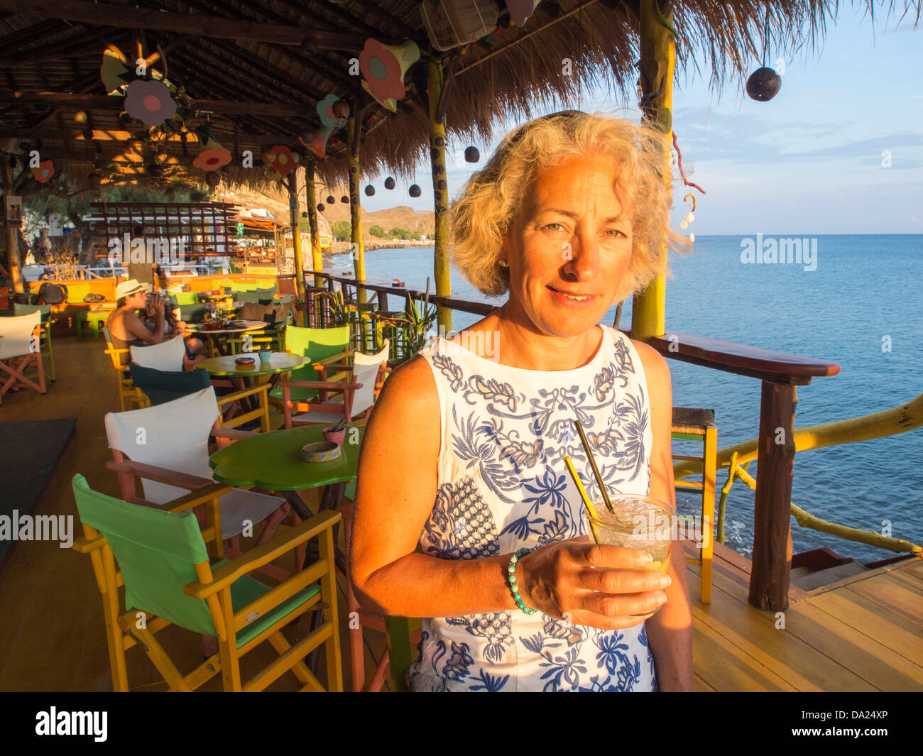 Cocktailbar am strand -Fotos und -Bildmaterial in hoher Auflösung – Alamy