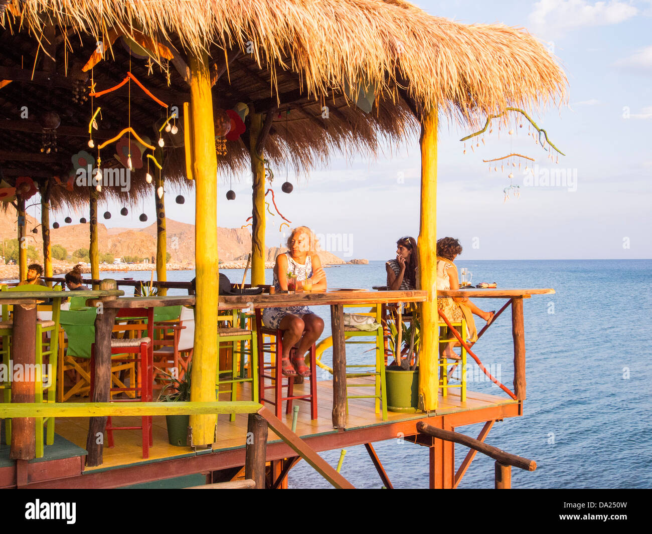 Strandbar in griechenland -Fotos und -Bildmaterial in hoher Auflösung ...