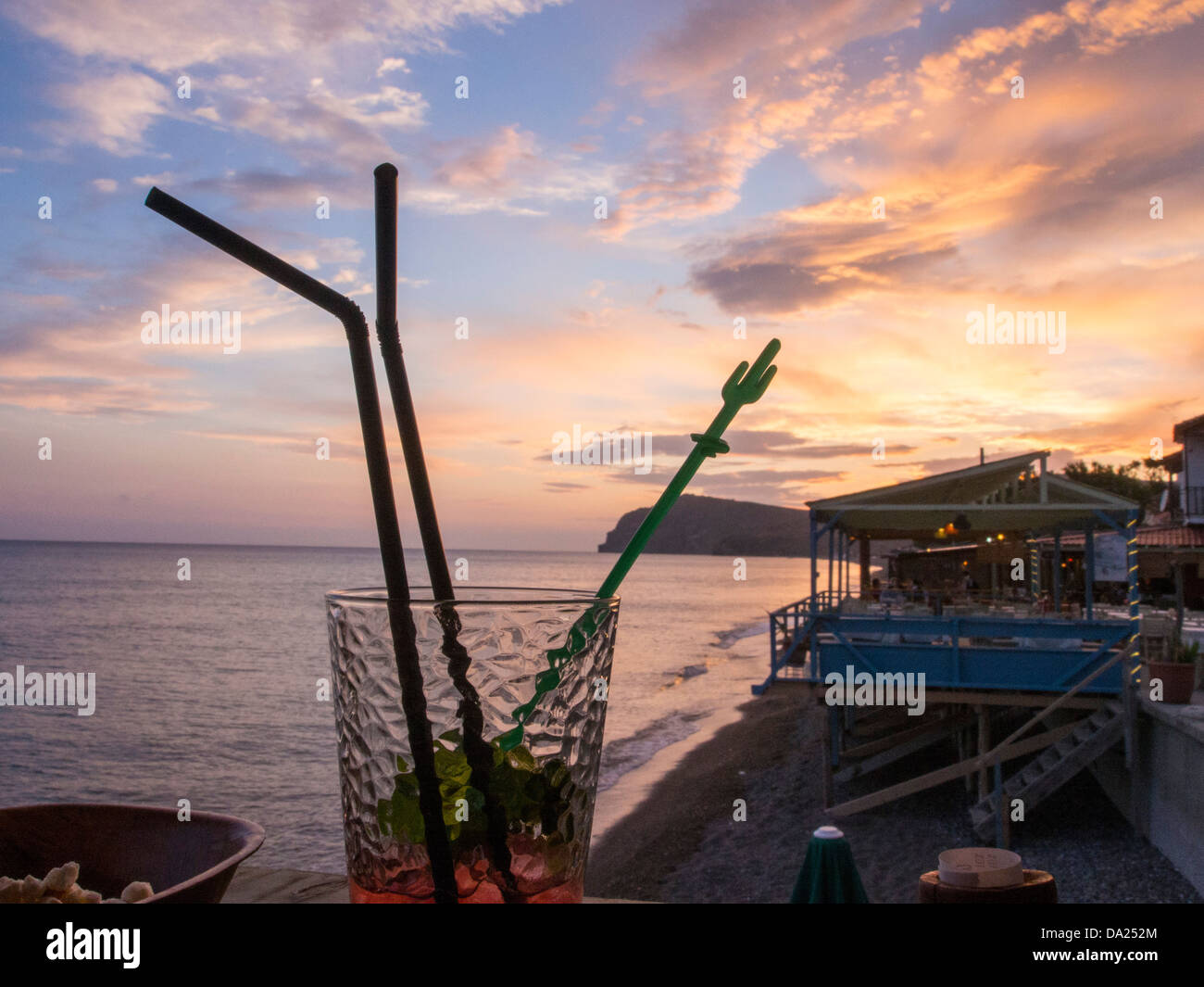 Strandbar in griechenland -Fotos und -Bildmaterial in hoher Auflösung ...