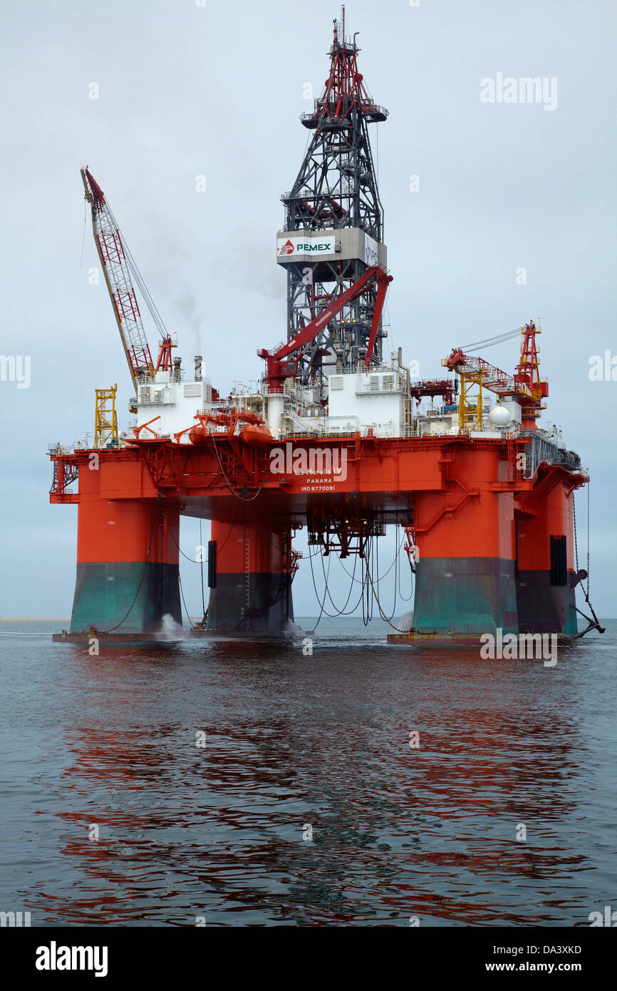 Offshore drilling platform -Fotos und -Bildmaterial in hoher Auflösung ...