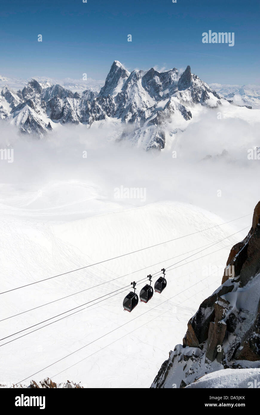 Seilbahnen auf aiguille du midi -Fotos und -Bildmaterial in hoher Auflösung – Alamy