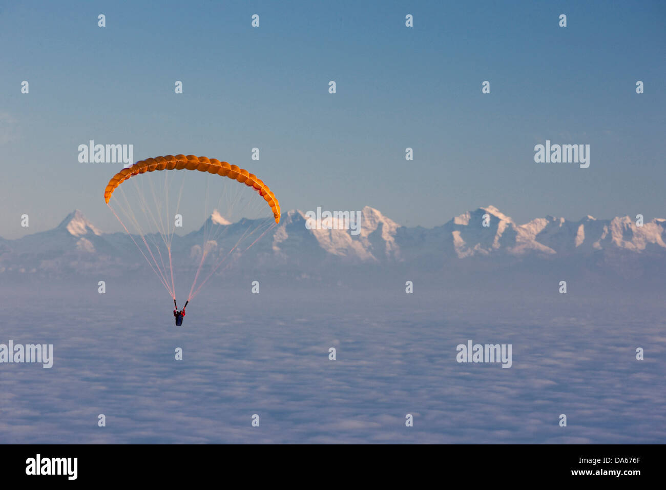 Gleitschirm, Paragleiten, Nebelmeer, Nebel, Berner, Alpen, Herbst ...