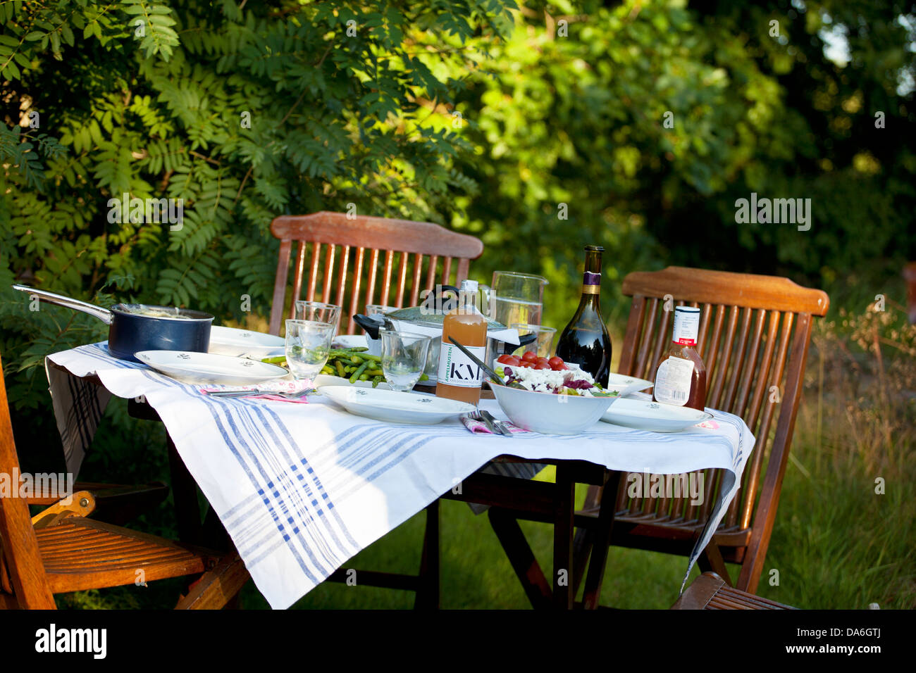 Vorbereiteter tafelgarten -Fotos und -Bildmaterial in hoher Auflösung – Alamy